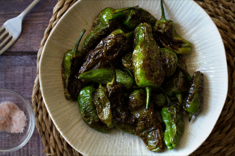 Spanish Padron Peppers Recipe (Pimientos de Padrón)