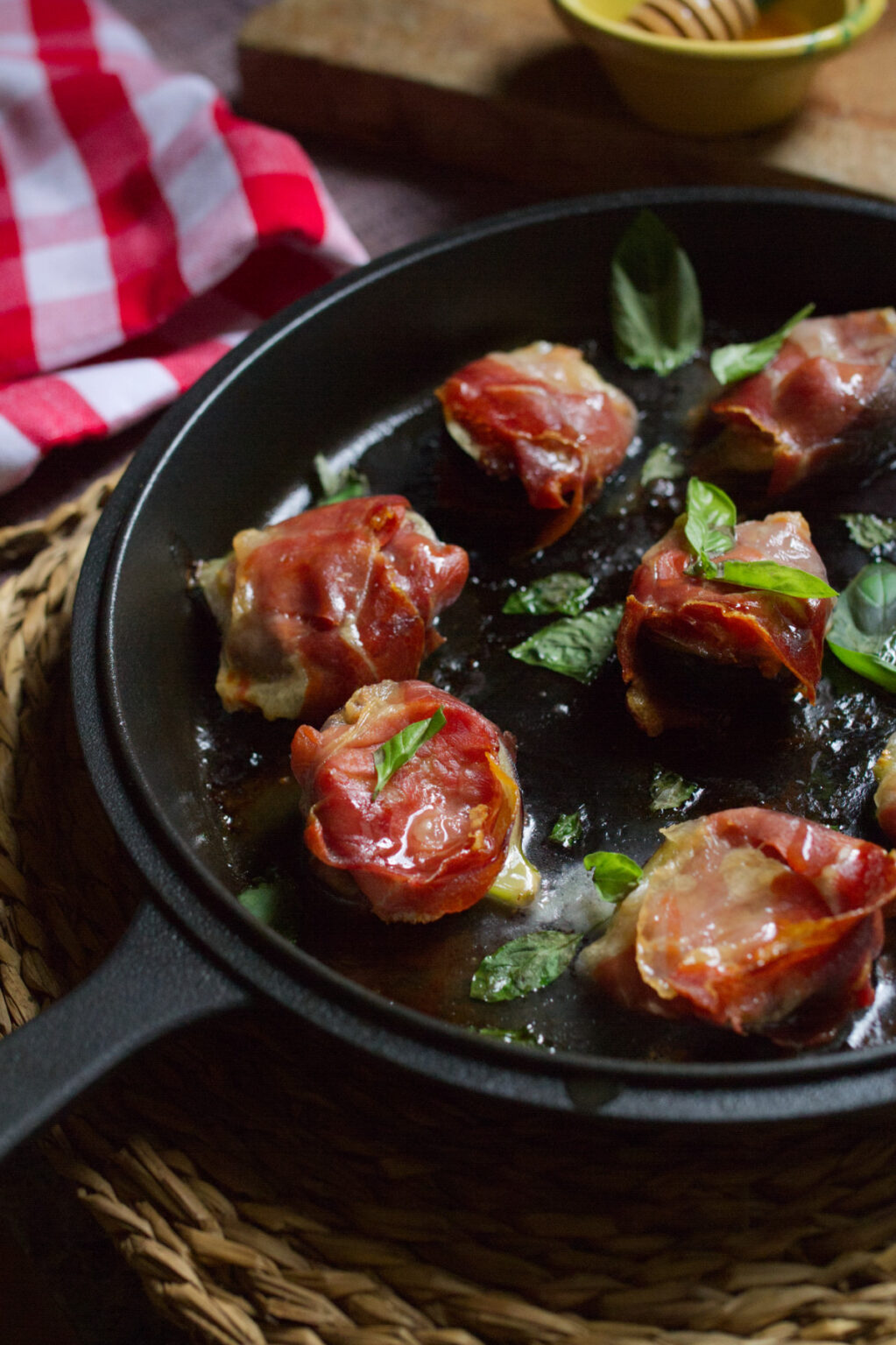 Figs in a Blanket - A Timeless Spanish Tapas Recipe 🇪🇸